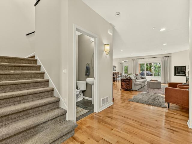 558 Panorama Circle NW