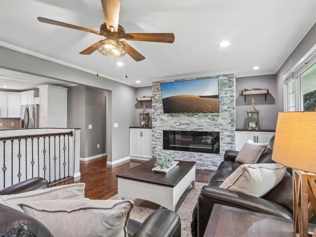 5594 Lavin Way