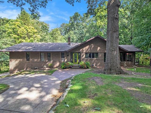 5595 Mountain Rd, Brighton, MI 48116