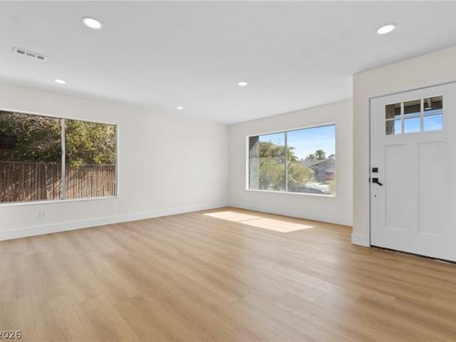 5595 Chestnut St, Las Vegas, NV 89119