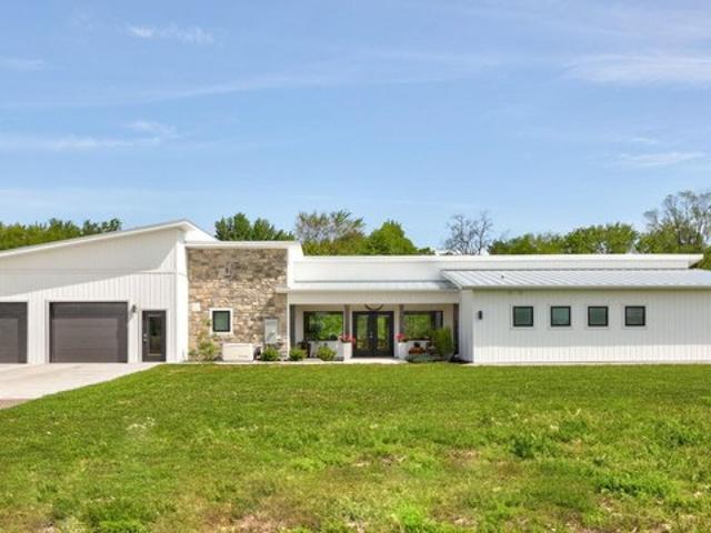 5595 Riverview Dr, Bridgeport, MI 48722