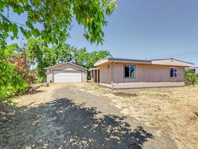 5595 Table Rock Rd, Central Point, OR 97502