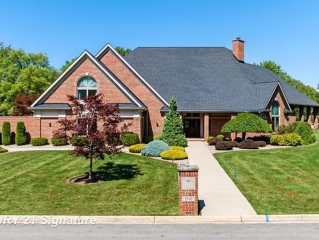 5590 Pine Gate Dr, Saginaw, MI 48603