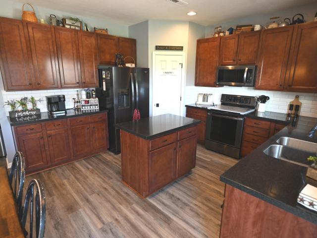 5592 W Woodhammer