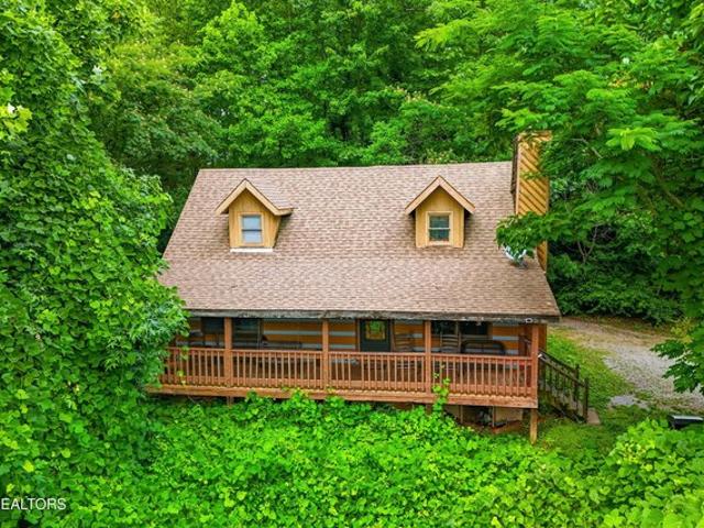 559 Crest Rd, Gatlinburg, TN 37738