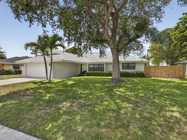 559 Azure Ave, Wellington, FL 33414