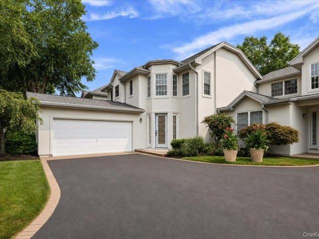 559 Bardini Dr, Melville, NY 11747