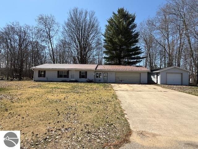 559 Gitchegumee Dr, Buckley, MI 49620