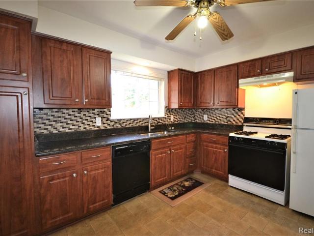 559 Fox Hills Drive