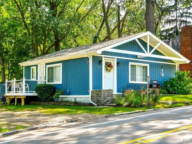 559 Heights Rd, Orion, MI 48362