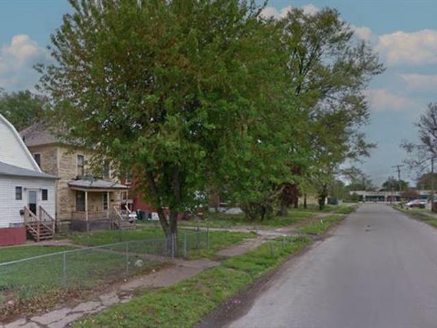 559 N 24th St, East St. Louis, IL 62205 | MLS #26013 | Compass