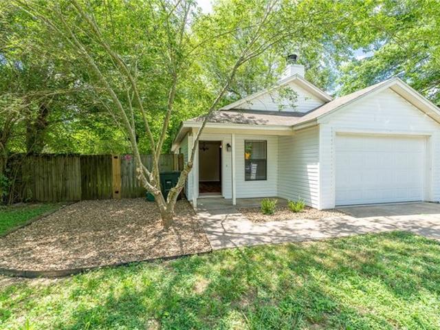 559 S Ray Ave, Fayetteville, AR 72701