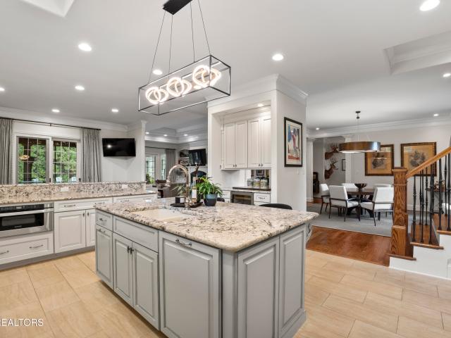 559 Stratfield Way