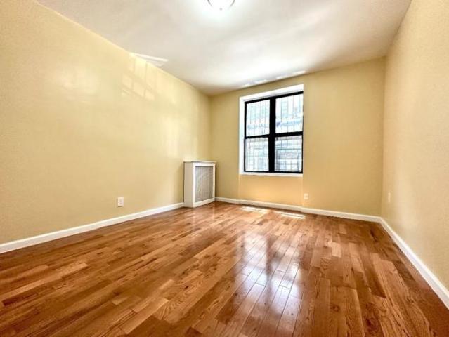 559 W 164th St #1D, New York, NY 10032