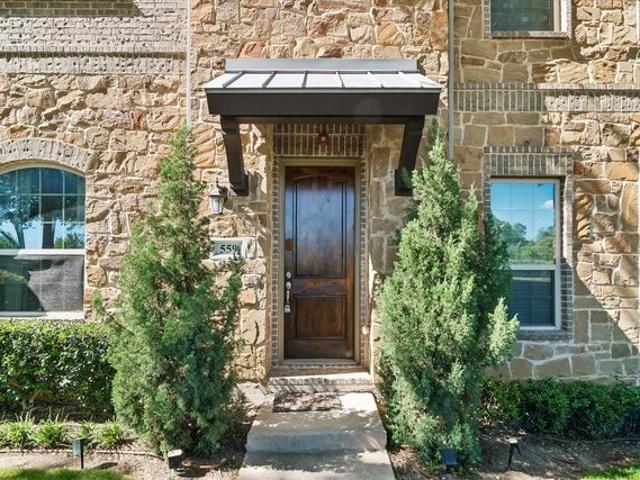 559 W Royal Ln, Irving, TX 75039