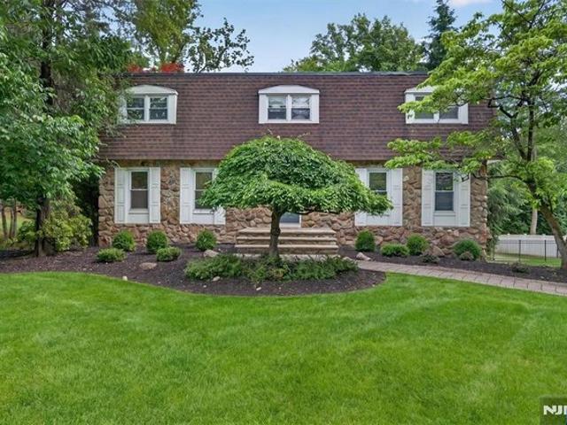 559 Wayne Dr, River Vale, NJ 07675