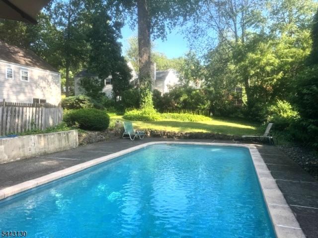 55 Tanglewood Dr