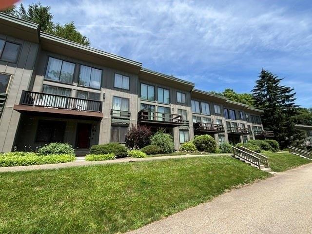 55 Valleyview Dr, Hidden Valley, PA 15502