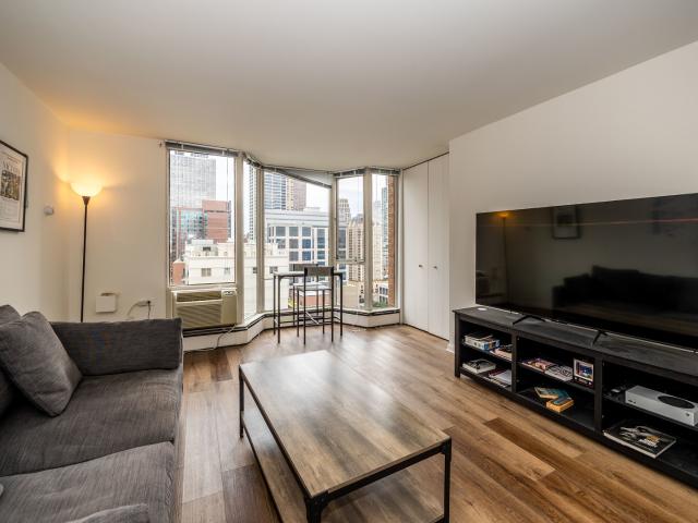 55 W Chestnut Street # 2106
