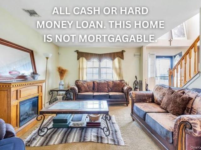 55 W Greentree Drive
