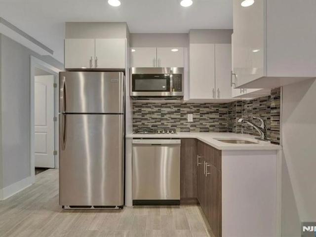 55 Wayne St, Jersey City, NJ 07302