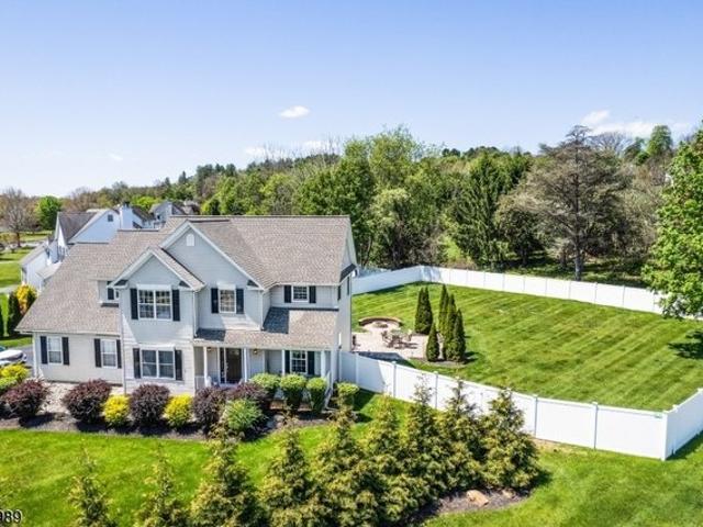 55 Winchester Ave, Mansfield, NJ 07840