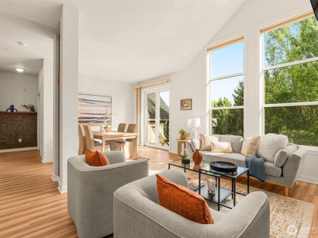 55 Williams Avenue S # 401