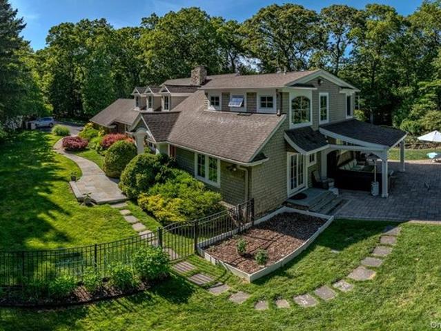 55 Wynn Ct, Muttontown, NY 11791