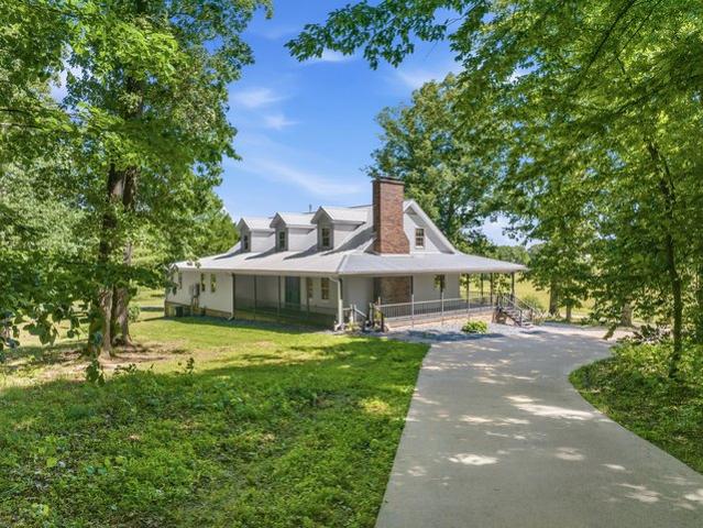 55 Bell Ln, Paris, TN 38242