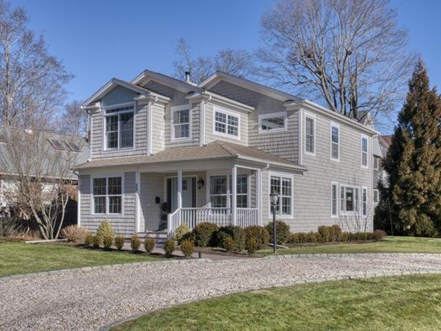 55 Brown St, Greenport, NY 11944