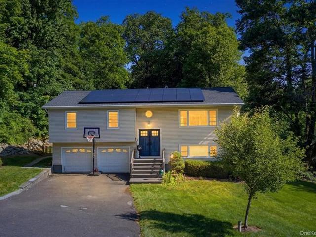 55 Carolina Dr, New City, NY 10956