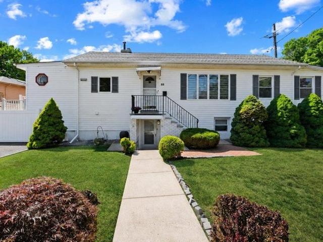 55 Central Ln, Secaucus, NJ 07094