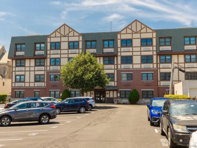 55 Clinton Ave Apt 403, Rockville Centre, NY 11570