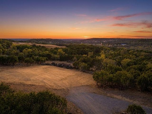 55 Crest Ridge Ct, Mineral Wells, TX 76067