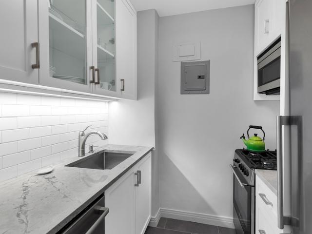 55 E END Avenue 11N
