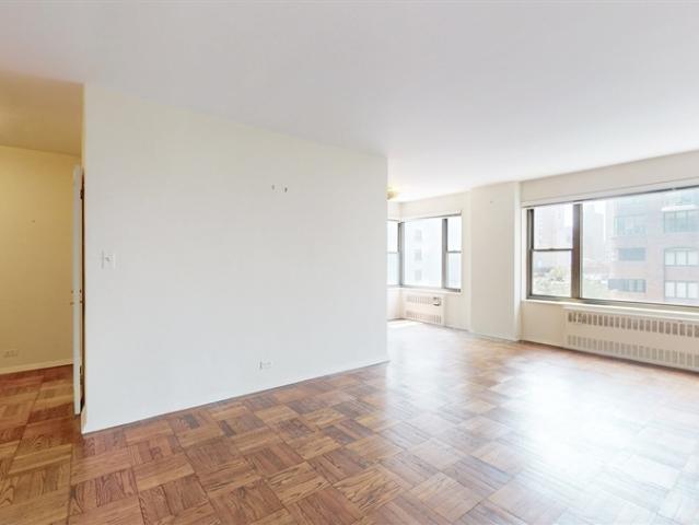55 E END Avenue 9J
