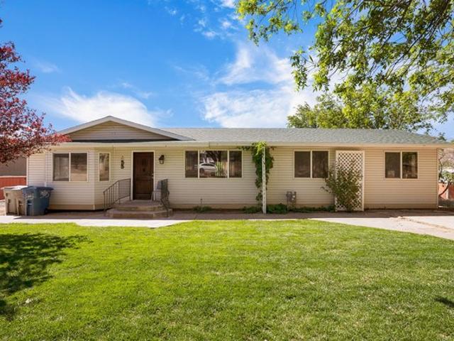 55 E Spring Dr, Toquerville, UT 84774