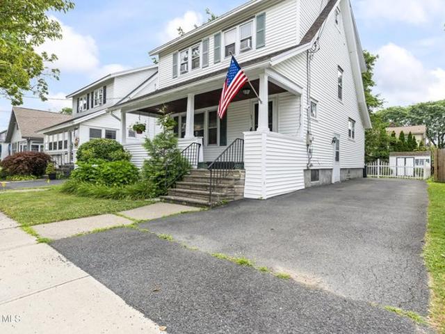 55 Edgecomb St, Albany, NY 12209