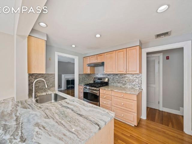 55 Evelyn Rd 55, Needham, MA