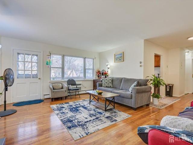 55 Gill Ln Apt 32, Iselin, NJ 08830