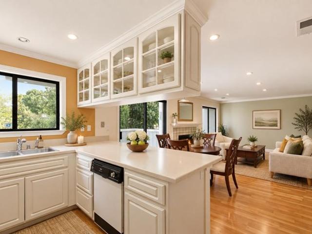 55 Hector Ln W, Novato, CA 94949