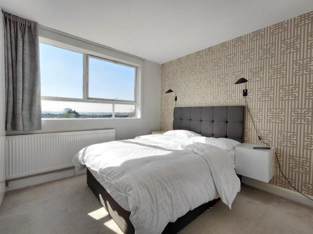 55 High Mount, Station Road London 2731010