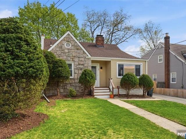 55 Huntting Dr, Dumont, NJ 07628