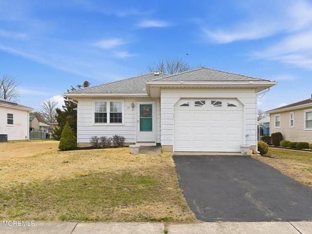 55 Hyannis St, Toms River, NJ 08757