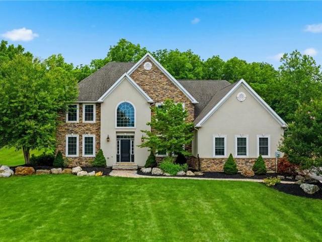 55 Island Ct, Williams Township, PA 18042