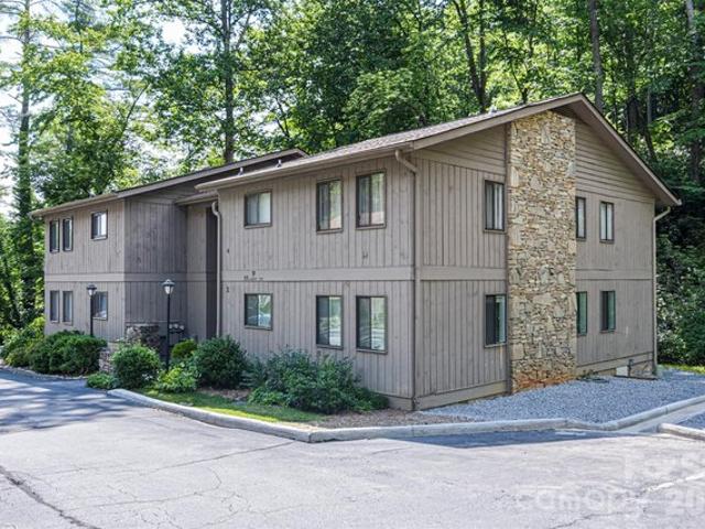 55 Lake Dr Apt P2, Laurel Park, NC 28739