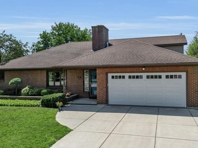 55 Lake Ledge Dr, Buffalo, NY 14221