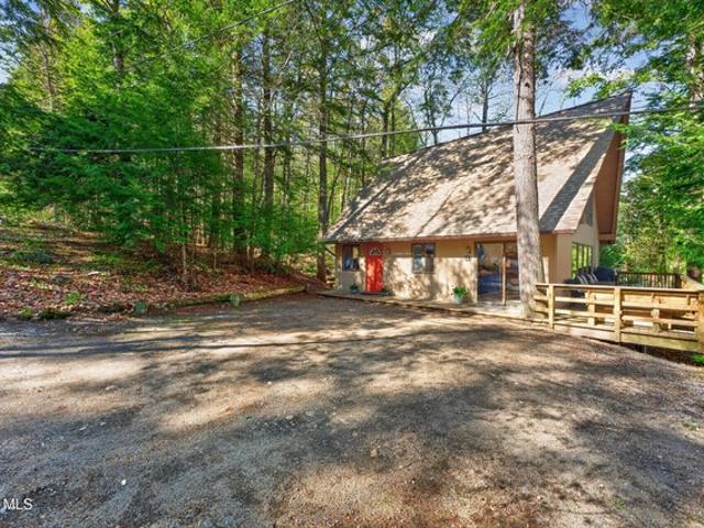 55 Lake View Dr, Adirondack, NY 12808