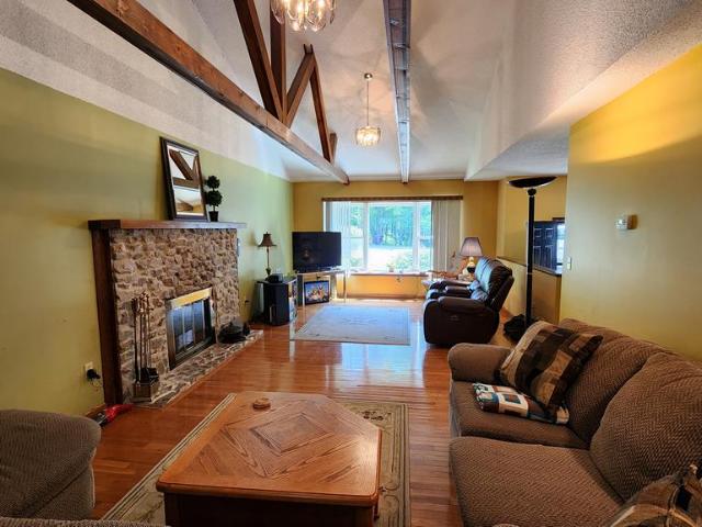 55 Lakeview Dr