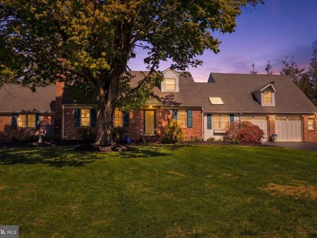 55 Lakeview Dr, Elverson, PA 19520